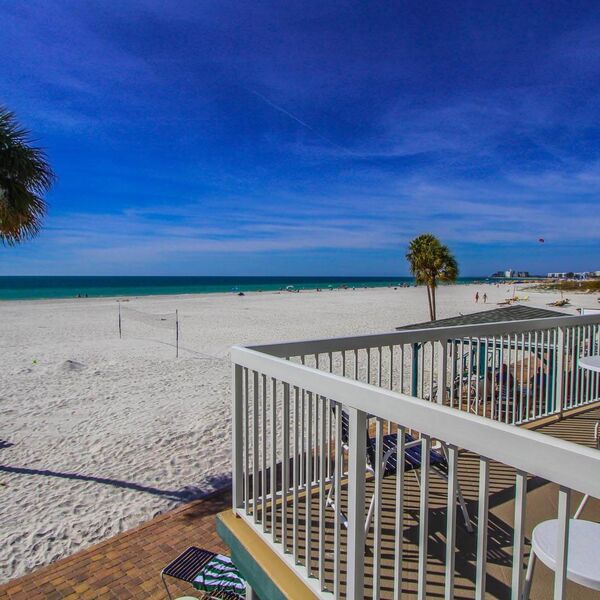 Mariner Beach Club | RedWeek