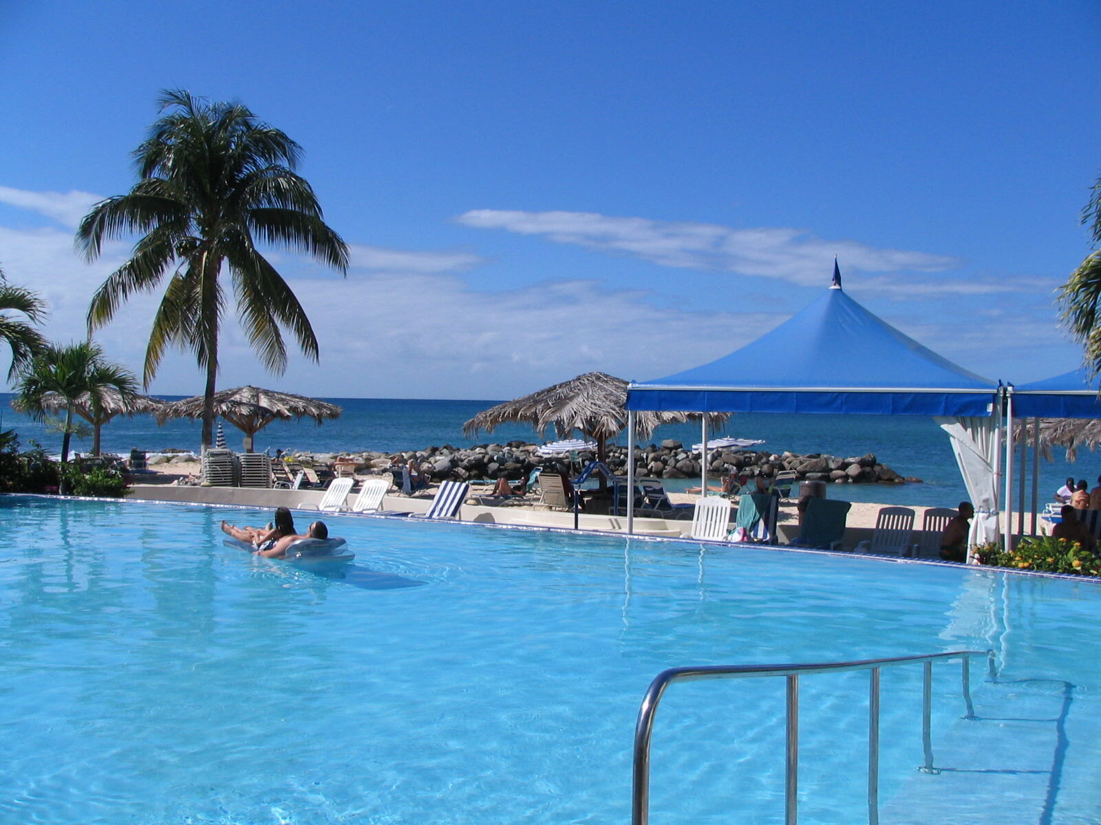 Flamingo Beach Resort | RedWeek